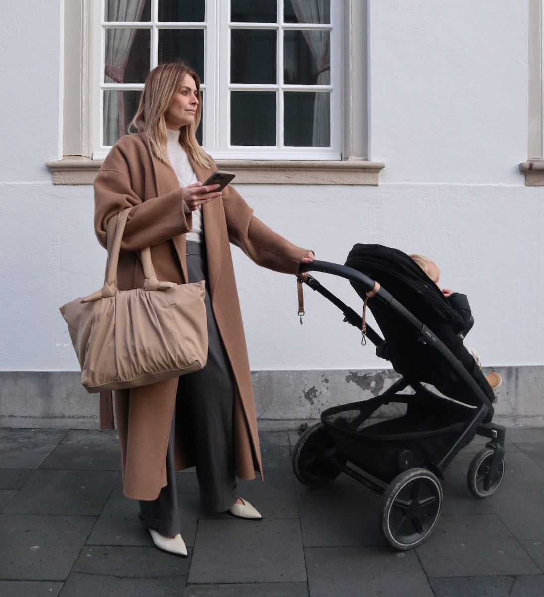 The stylish Mom Bag is here to embrace parenthood with style and ease ...